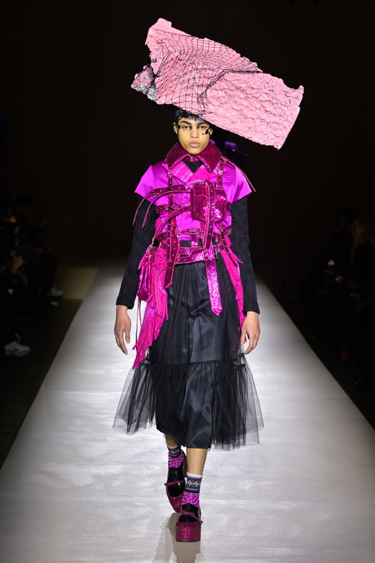 [Review] 압도적 보랏빛 카리스마! 느와 케이 니노미야 2023 F/W 컬렉션