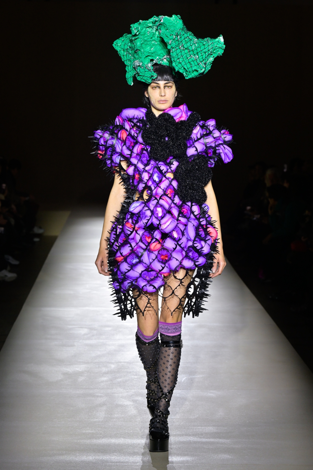 [Review] 압도적 보랏빛 카리스마! 느와 케이 니노미야 2023 F/W 컬렉션